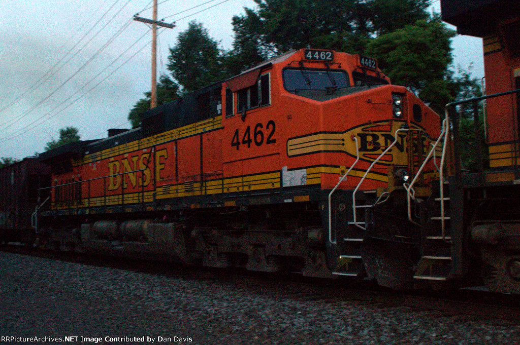 BNSF D9-44CW 4462 trails on K044-30